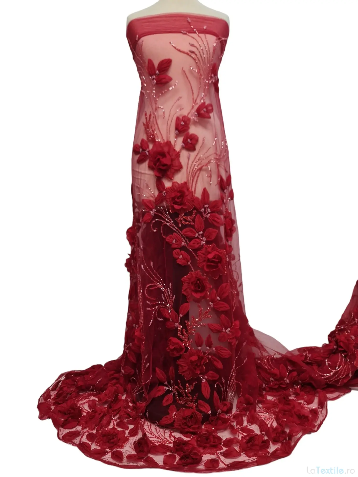 Broderie pe tul cu flori din matase naturala rosie